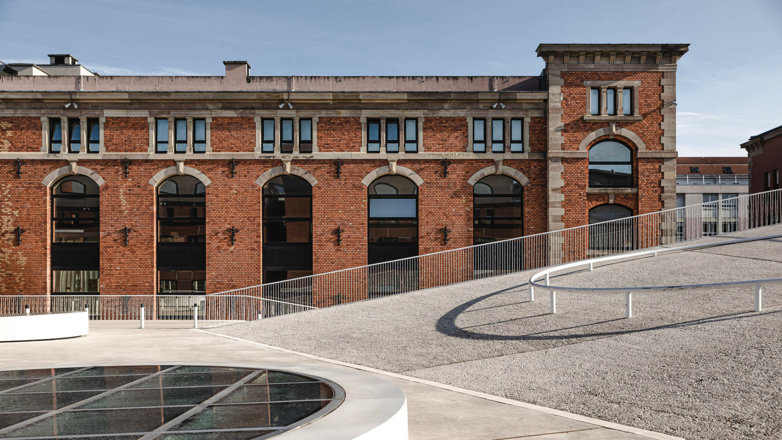 EM Strasbourg Business School - Lucas Woock - Independant digital designer